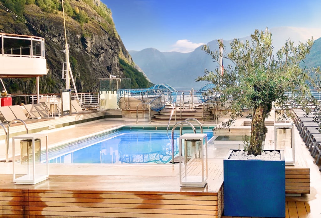 Gallery: Nieuw Statendam pool & spa - The Luxury Cruise Review