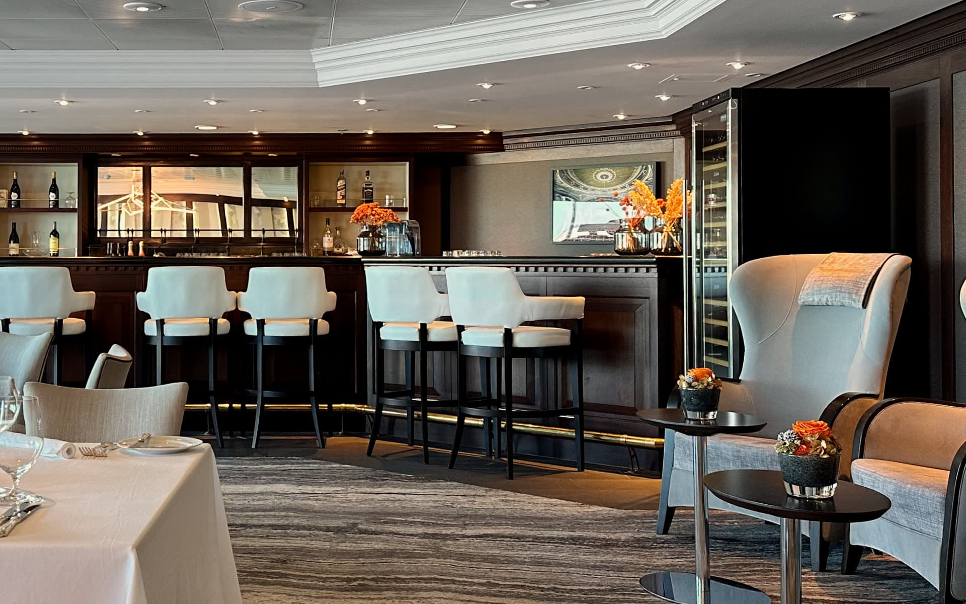 Azamara Pursuit bars & nightlife - The Luxury Cruise Review